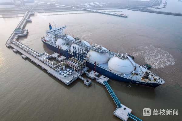 零等待零延时 盐城边检全力保障LNG船舶顺畅通关